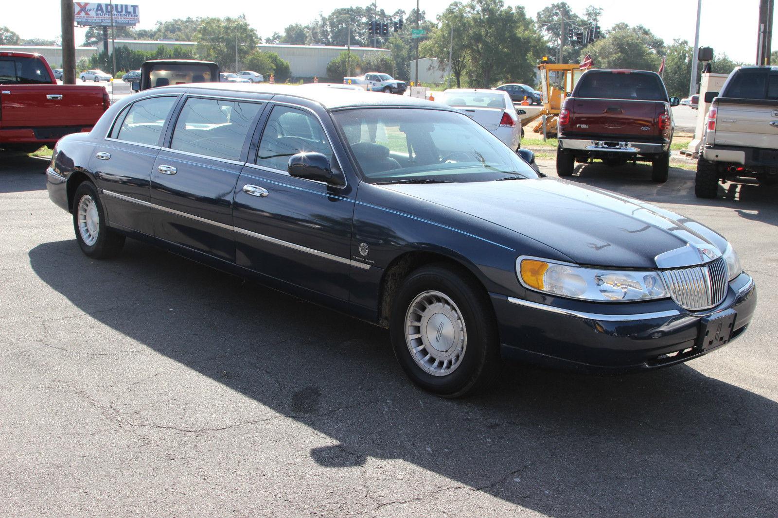 2000 Lincoln Town Car Limousine na prodej