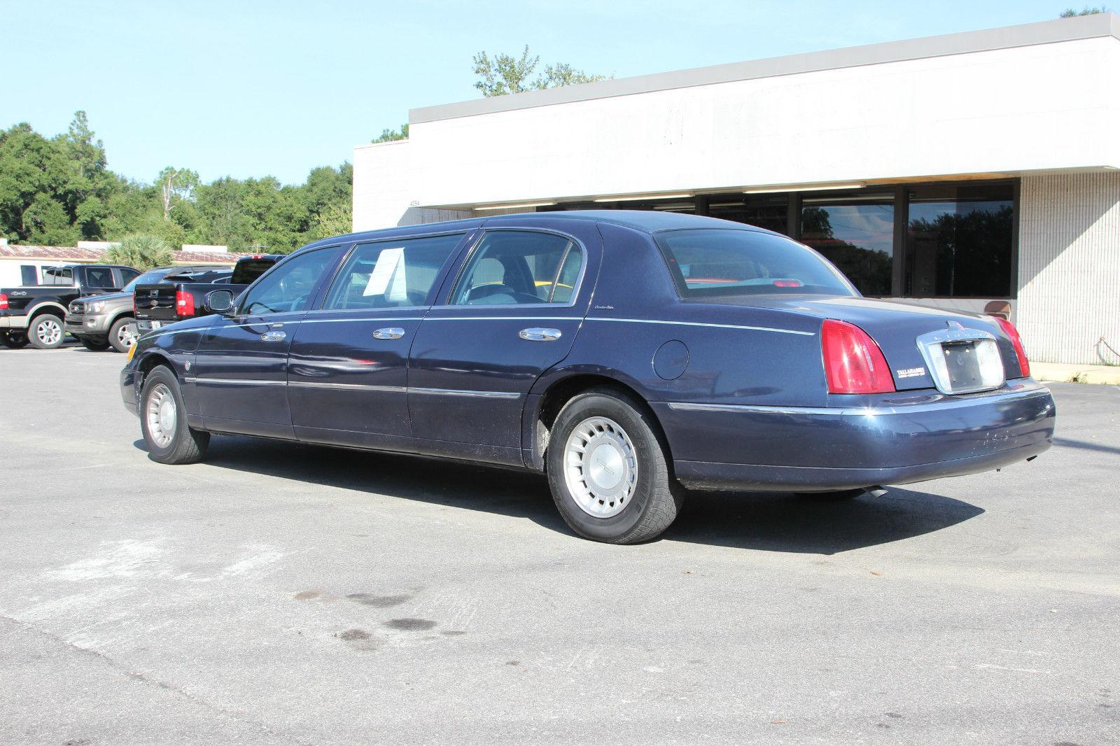 2000 Lincoln Town Car Limousine na prodej