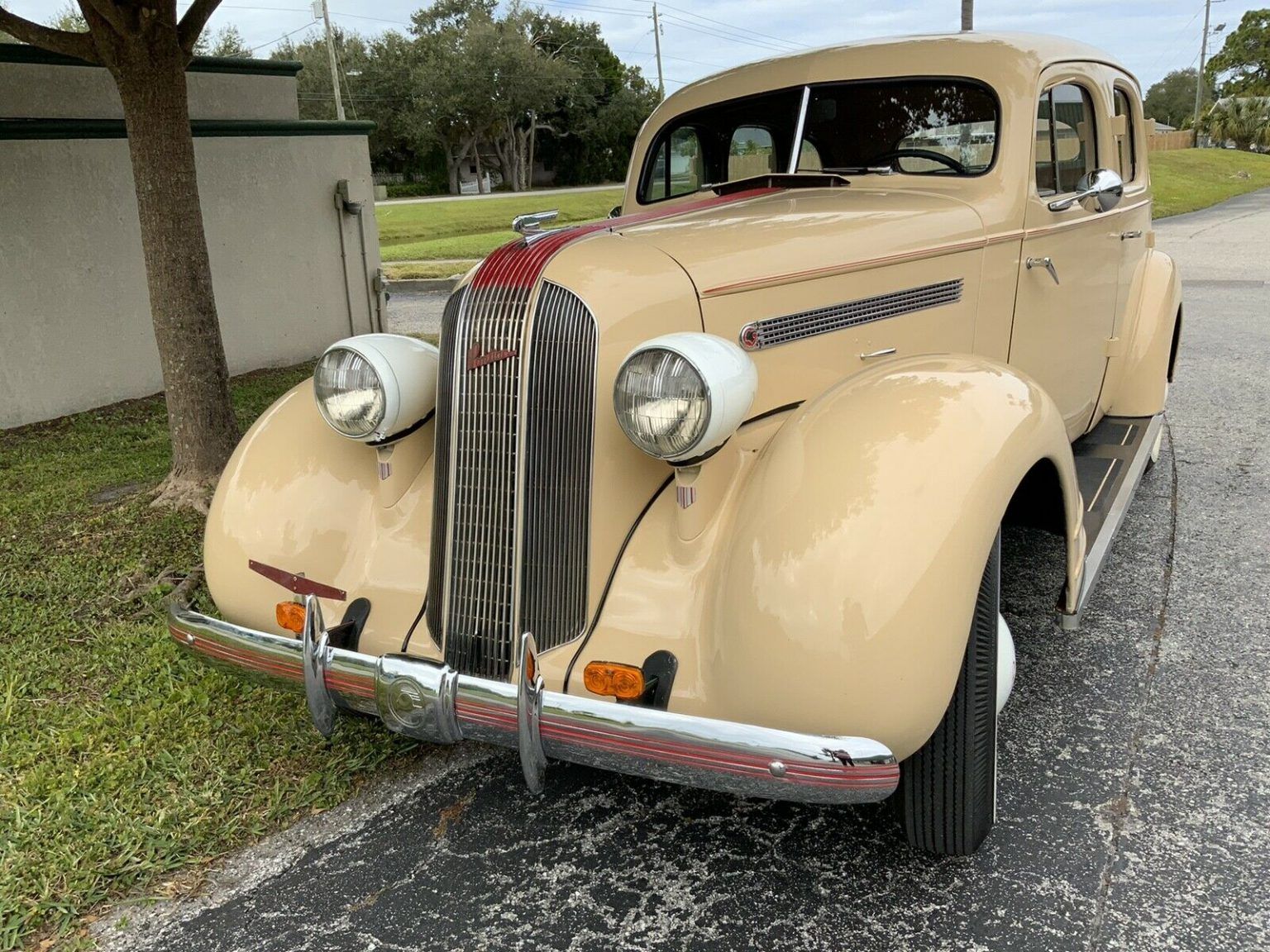 1935 Pontiac Sedan na prodej